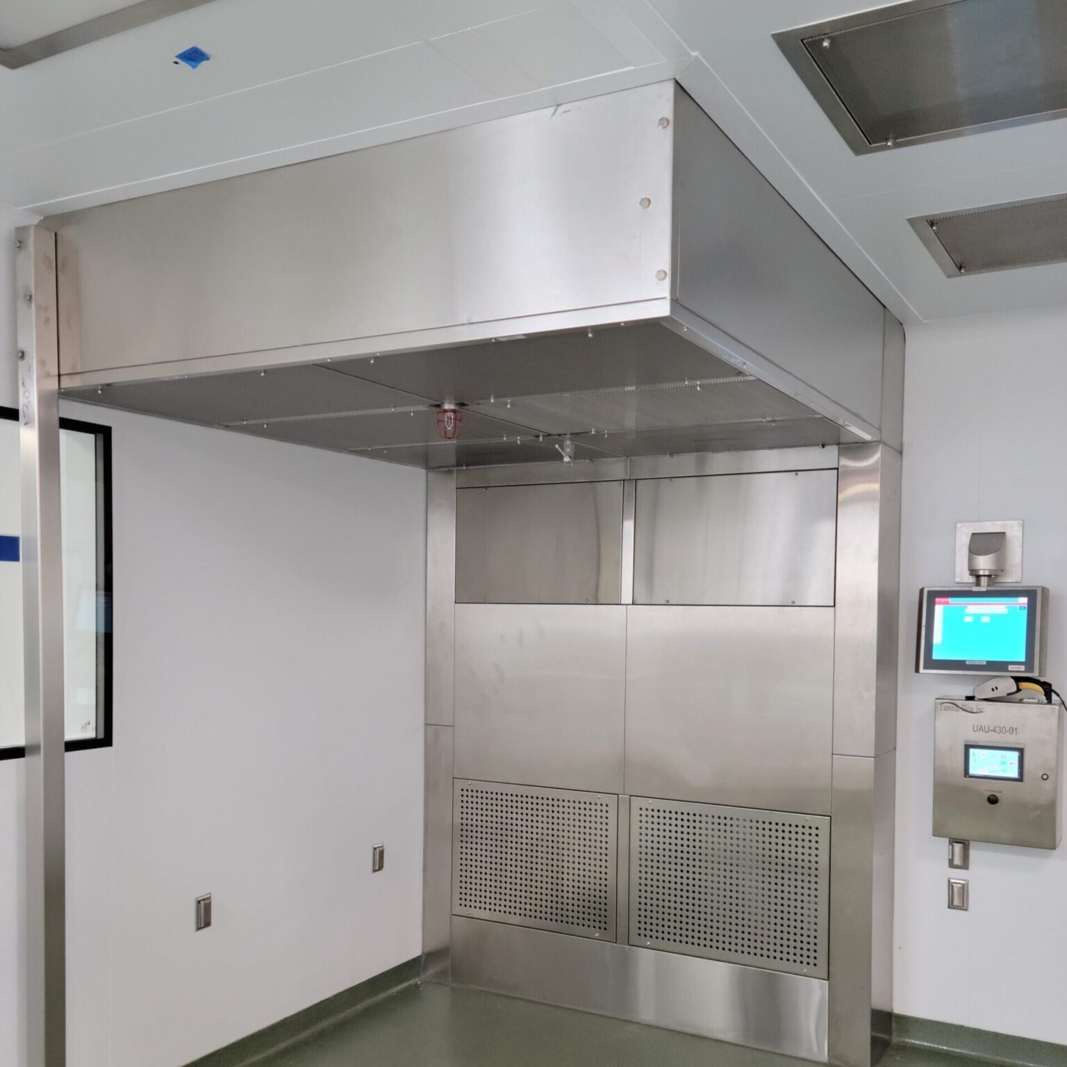 Downflow Booths - Laminar Flow INC